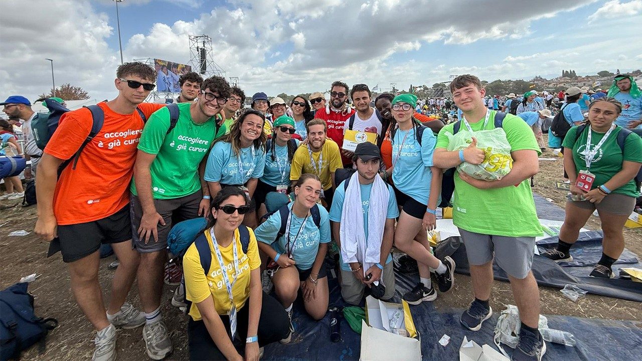 Tòa Thánh: Cần đào tạo giới trẻ biết tôn trọng phẩm giá con người ...