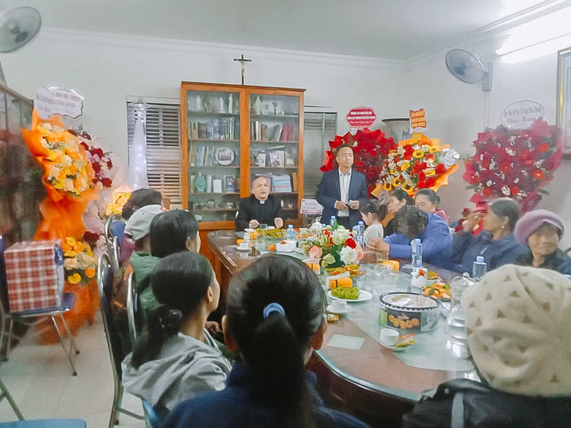 Giáo xứ Trang Quan – Đồng Giới: Giáng sinh với người nghèo năm 2025 ...